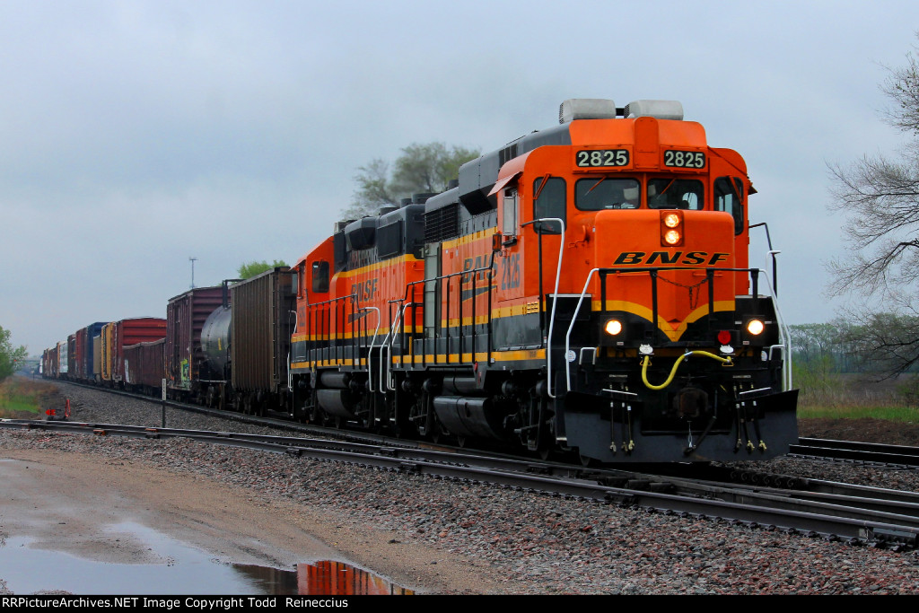 BNSF 2825